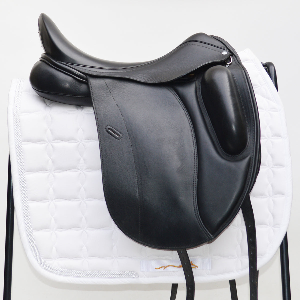 Loxley by Bliss Dressage Monoflap Saddle, 17.5", MW, Black (SKU435 ...