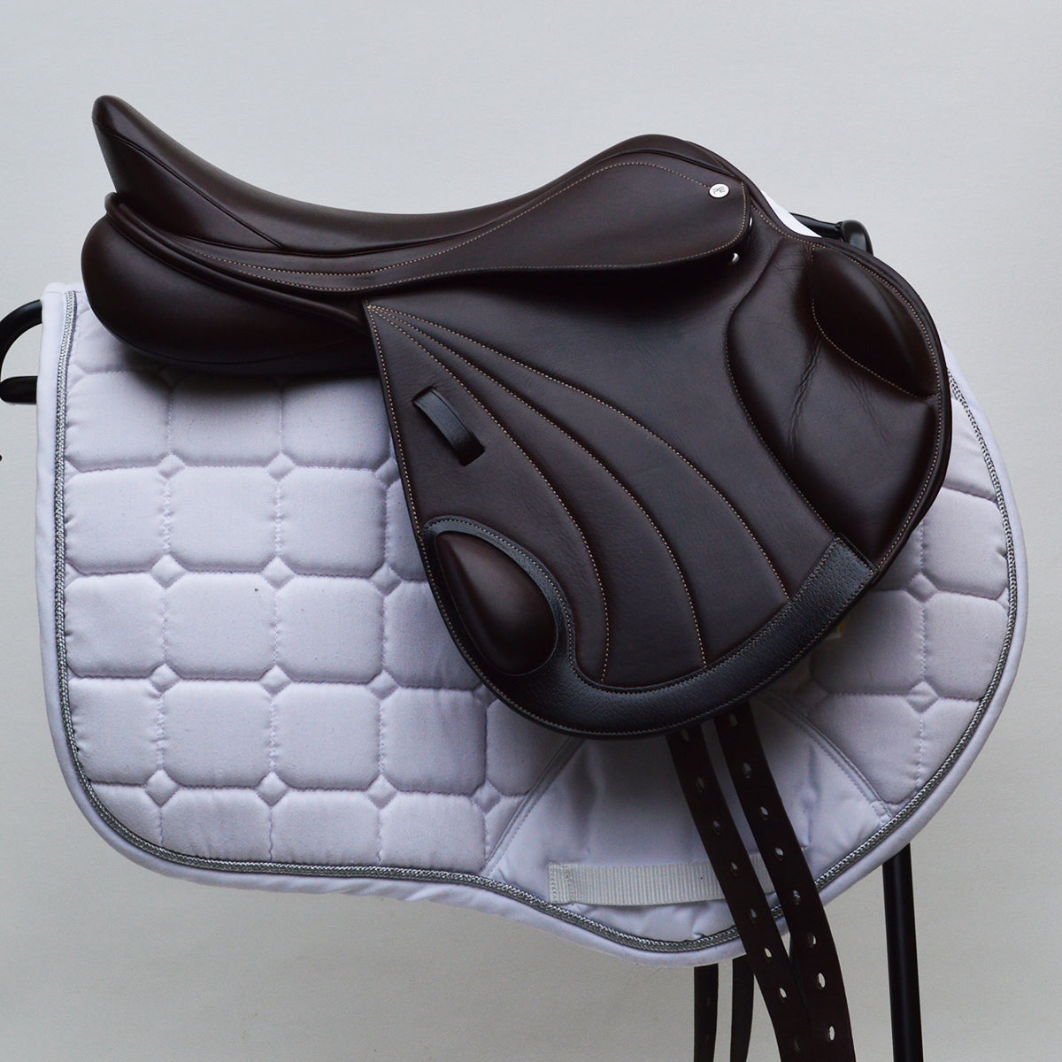 Premier Equine Deauville Leather monoflap Saddle, Adjustable, 17.5" Br ...